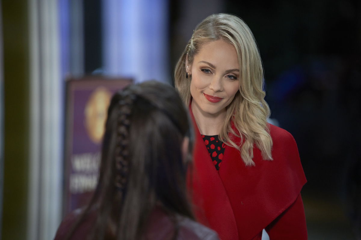 'Playing Cupid': Laura Vandervoort & Nicholas Gonzalez Star in New ...