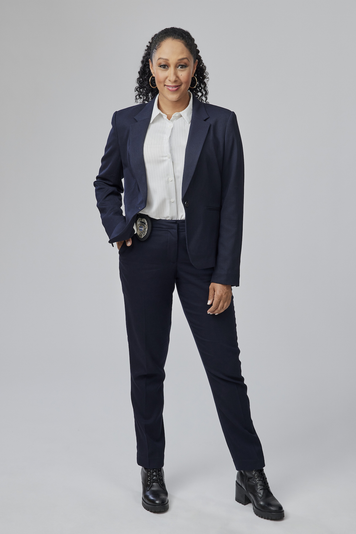 Get the Looks from Hallmark's New Movie 'The Santa Stakeout' | Feeling ...